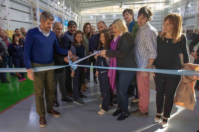 Bertone inauguró el gimnasio “Arq. Carlos Lucio Petrina” de la villa ...