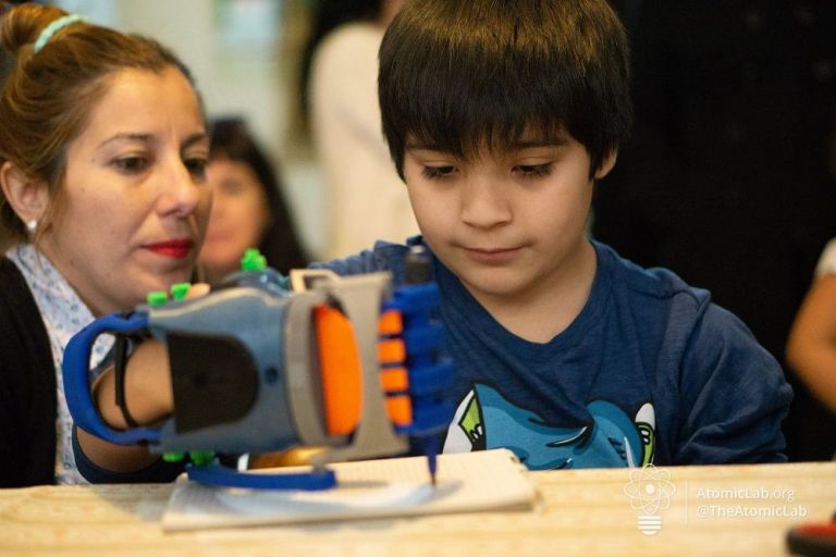 La ONG Atomic Lab busca niños y niñas de Ushuaia que quieran ...