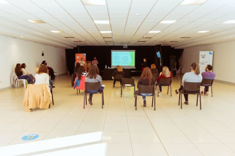 Se brindó una capacitación sobre procesos administrativos a ...